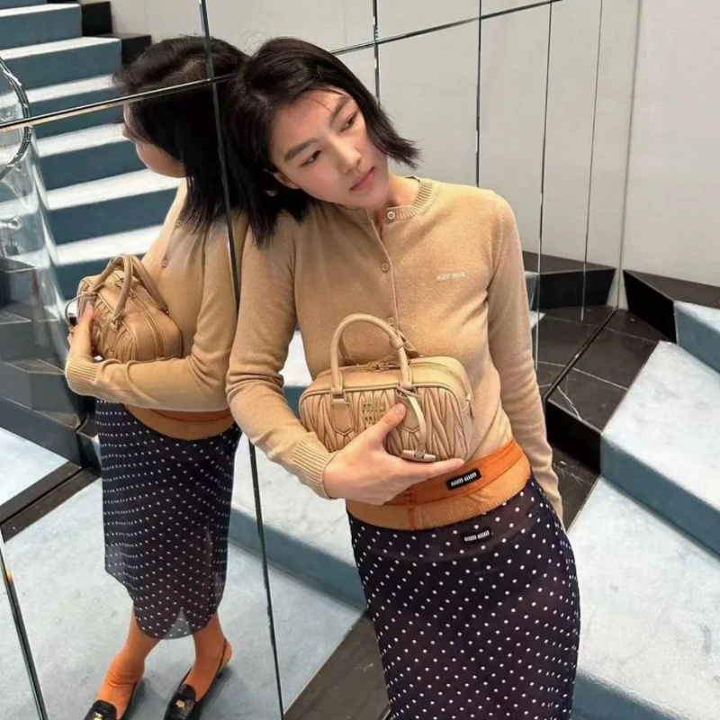 미우미우 베이지 니트 버티컬 버클 카디건 ＞ 가디건 | Giks-직스